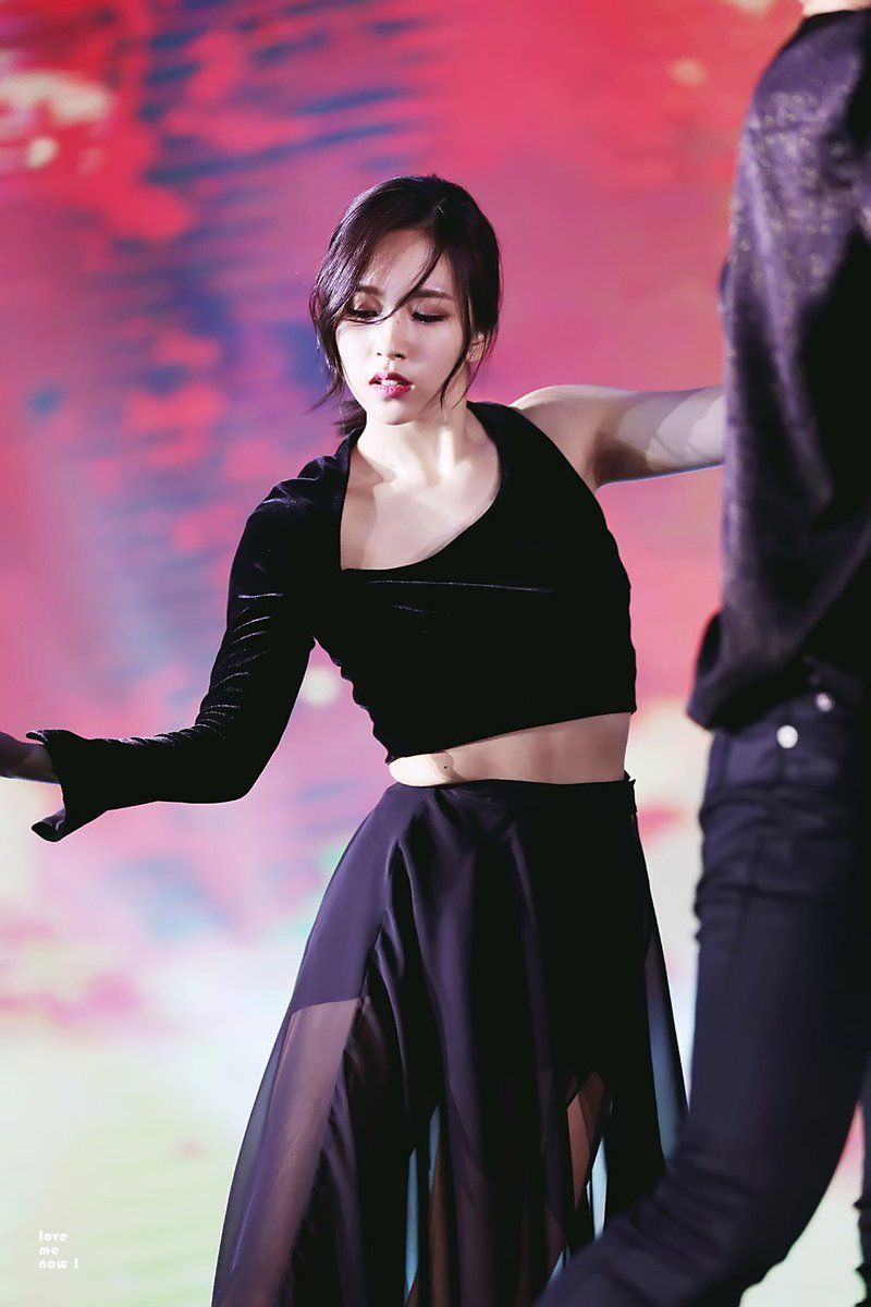 These photos prove how graceful and dramatic TWICE's Mina is when ...