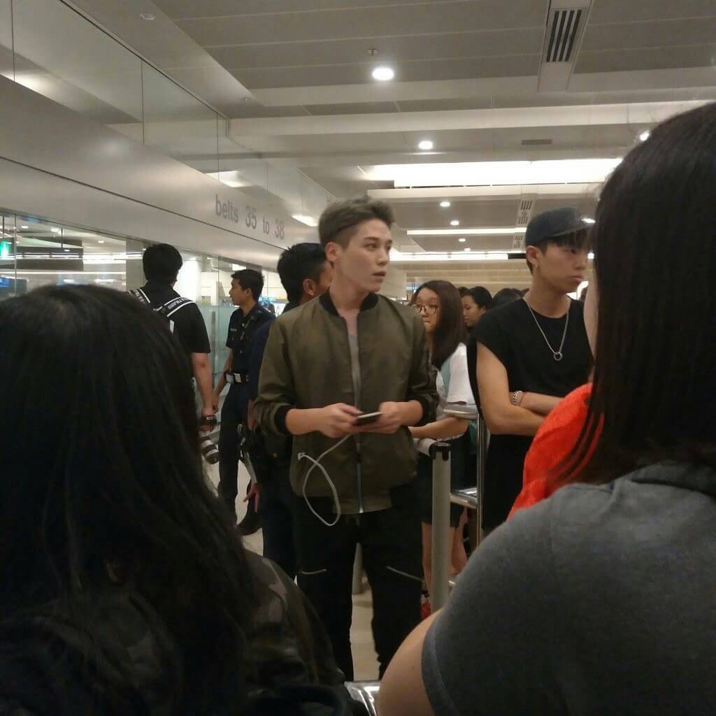 This manager is so good looking, fans mistook him for an idol - Koreaboo