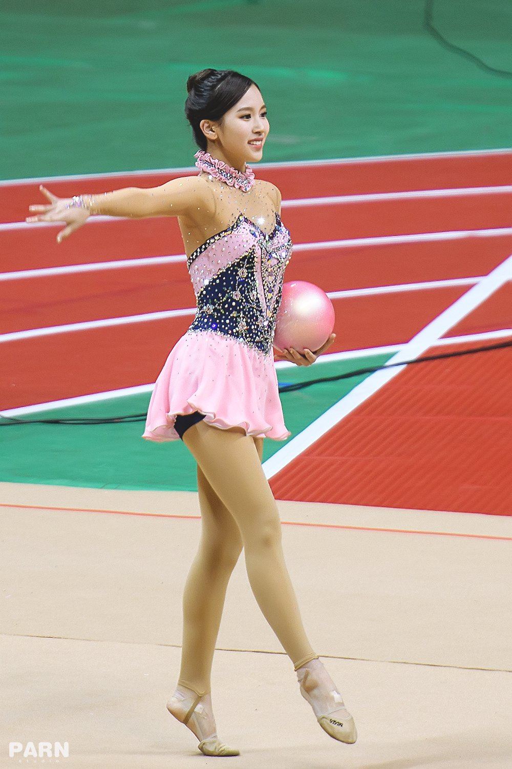 TWICE Mina Trends In Korea Yet Again Thanks To Her Gorgeous Outfit ...