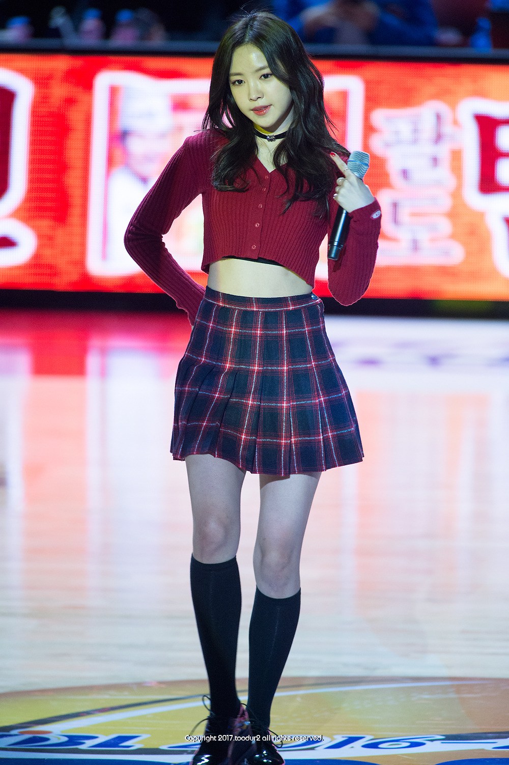 Apink Naeun Shows Off Sexy Abs With Recent Stage Outfit - Koreaboo