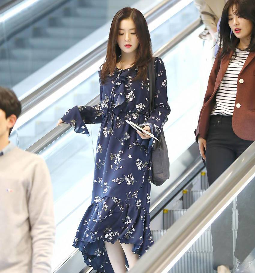 A rare moment when Irene revealed skin in public - Koreaboo