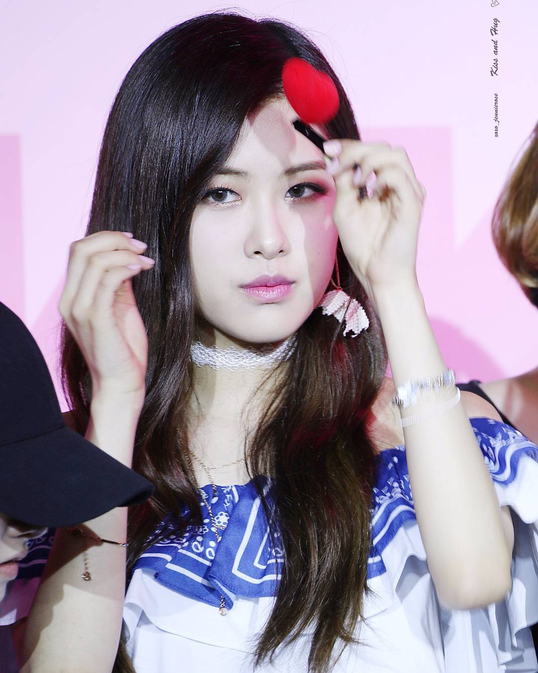 BLACKPINK Jennie and Rosé's latest Fan Sign looks have fans falling for ...