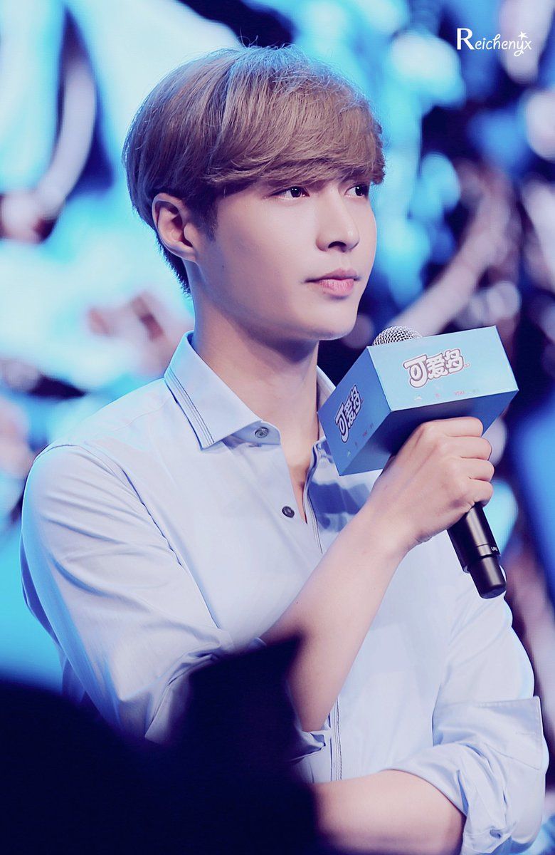 20 Recent Glamorous Pictures of Lay To Remind You Of His Perfect Face ...