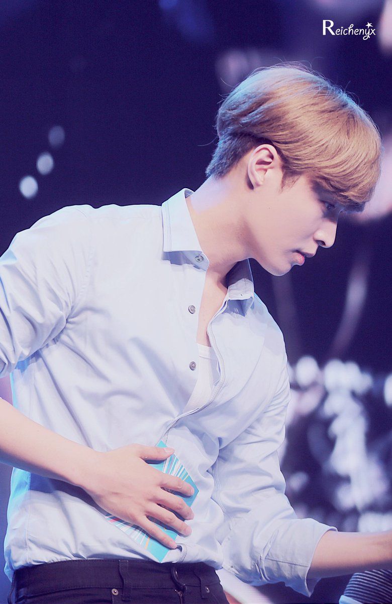 20 Recent Glamorous Pictures of Lay To Remind You Of His Perfect Face ...