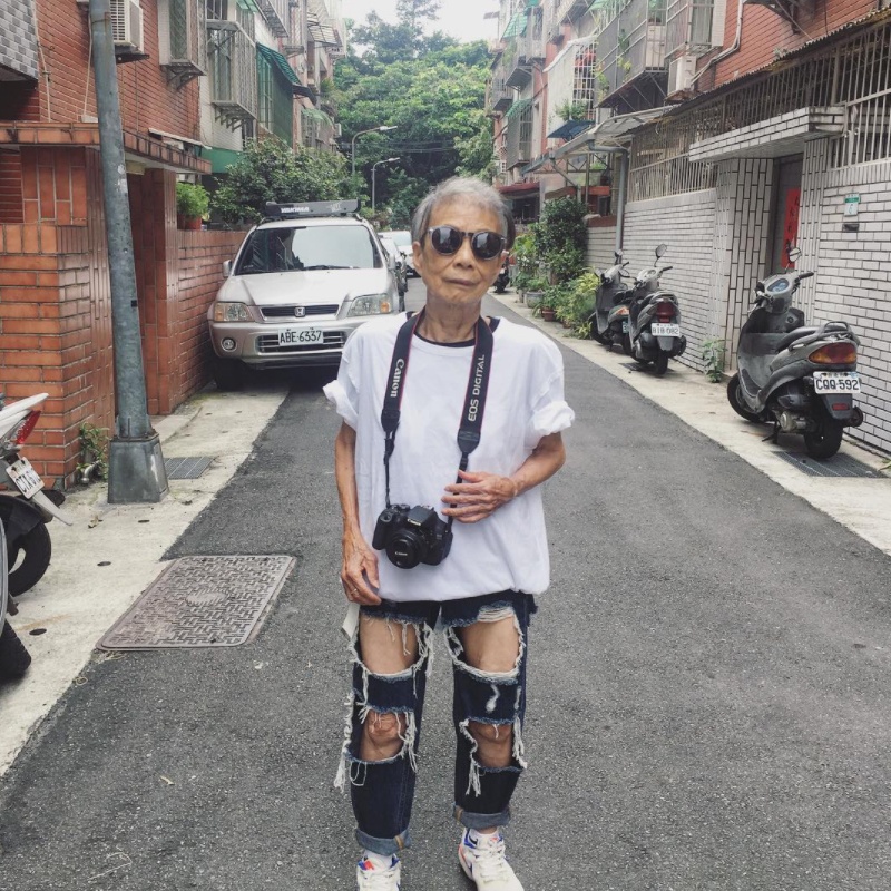 Meet Moon Lin, The 88-Year Old Changing The Street Fashion Game ...