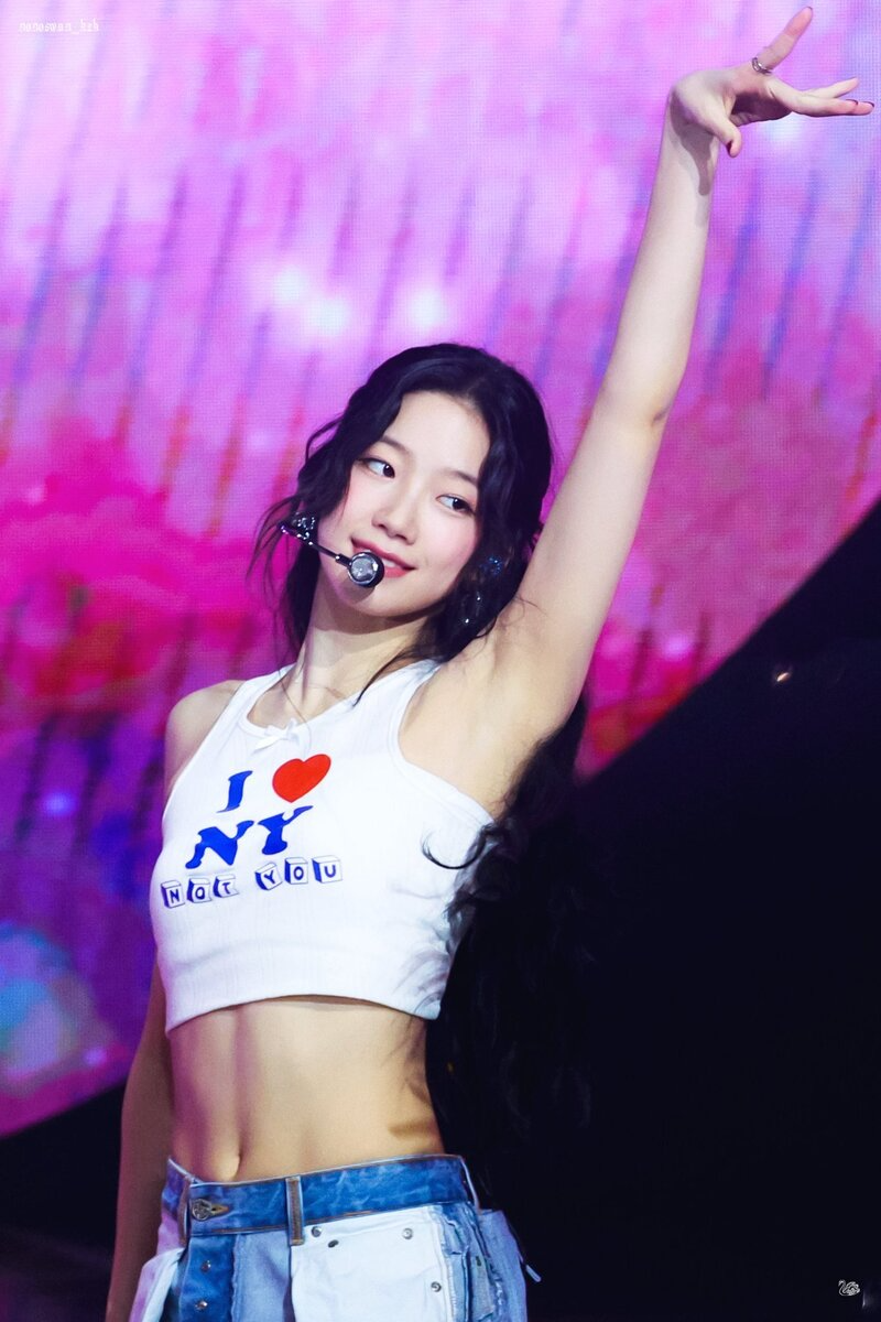 LE SSERAFIM's Kazuha Shows Off Extremely Toned Upper Body In Recent ...