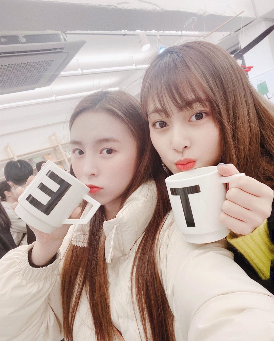 Elkie Hasn't Let Netizen Hate Impact Her Friendship With TWICE's Tzuyu ...