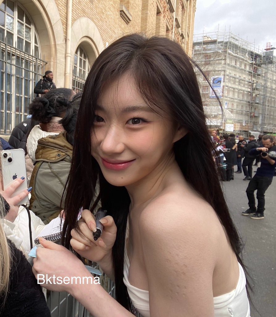 ITZY Stuns Fans With Their Flawless Real Life Beauty In Phone-Taken ...