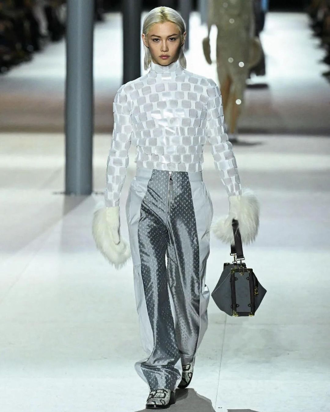 Stray Kids' Felix Slays As A Runway Model At Paris Fashion Week - Koreaboo