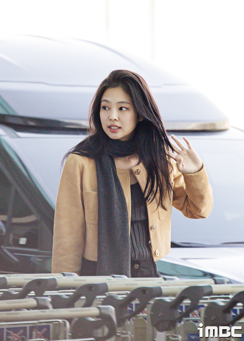 BLACKPINK's Jennie Causes Concern After Accidentally Getting Hurt By A ...