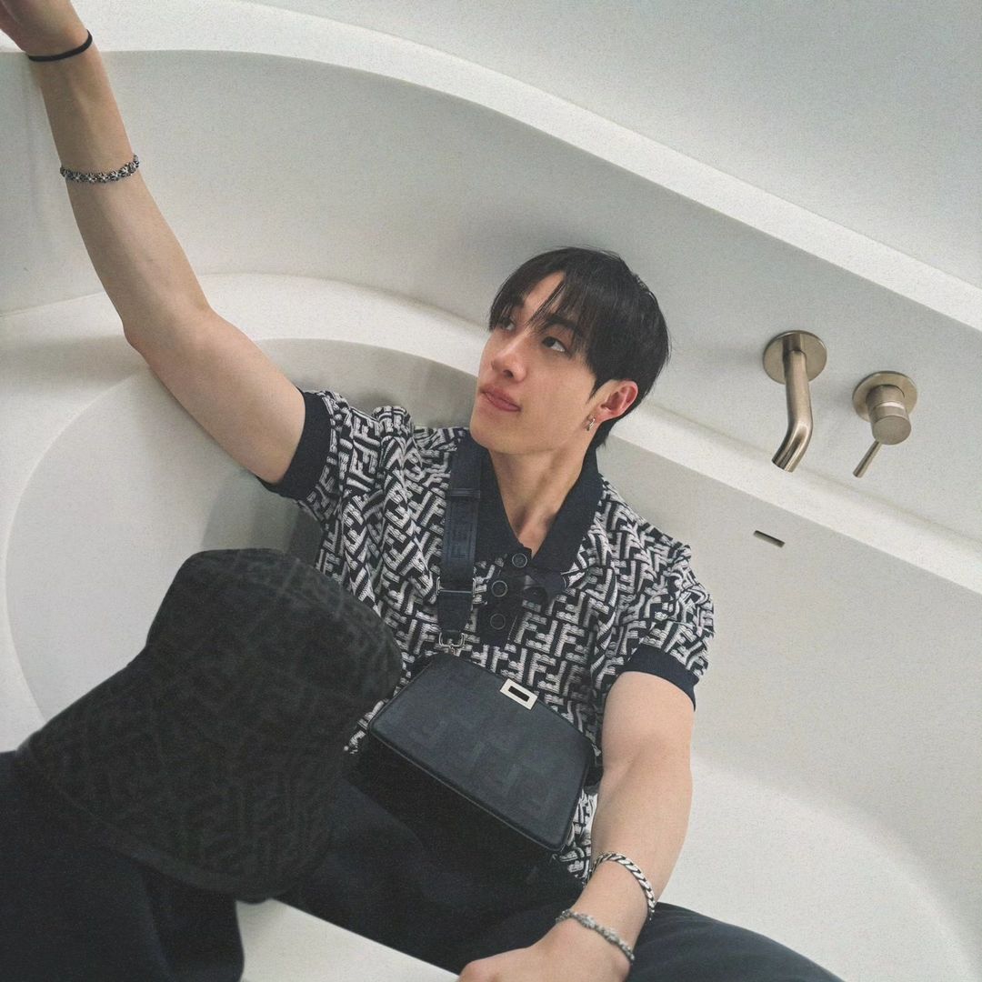 Stray Kids' Bang Chan Drives Fans Wild With New Bathtub Pictures - Koreaboo