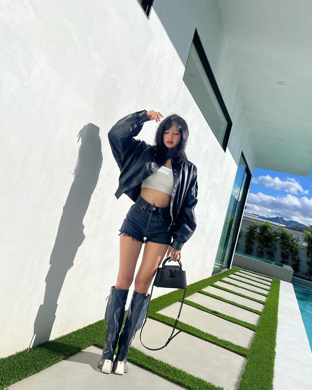 "Her Body Changed" - BLACKPINK's Lisa Receives Praise For Her Flawless ...