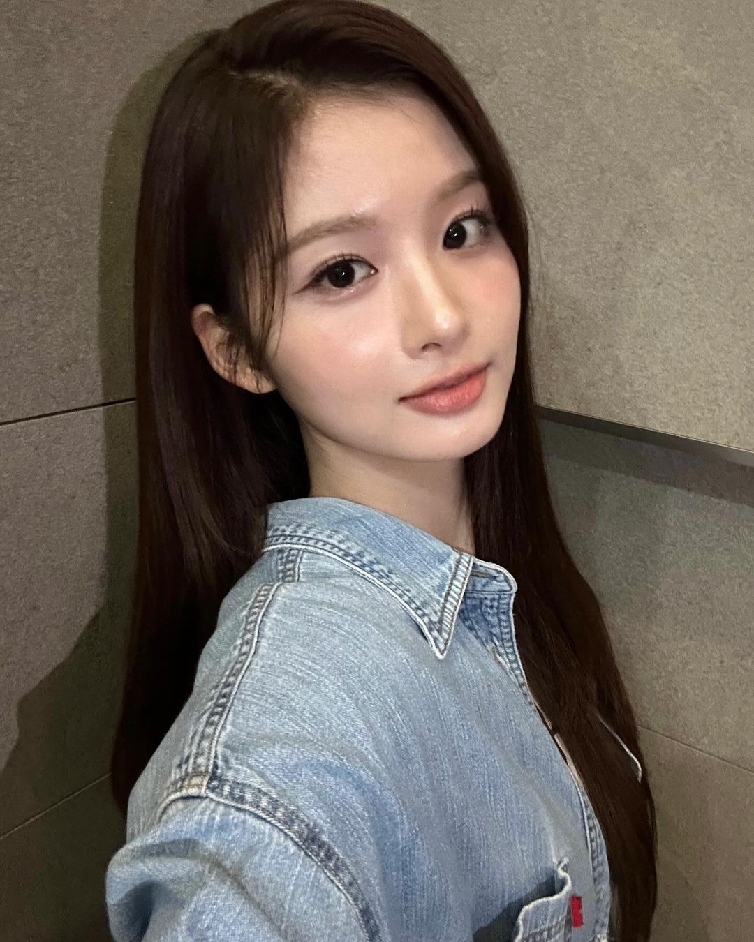 A "Viral" Photo Of NMIXX's Sullyoon Has Netizens Confused — All Because ...