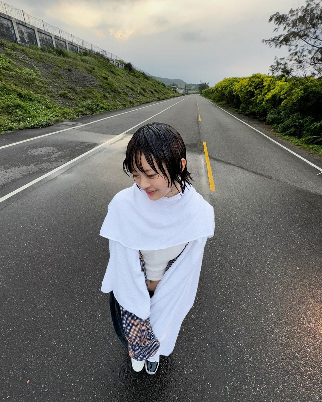 The Truth Behind NewJeans Hanni's "Stan Attractor" Short Hairstyle ...