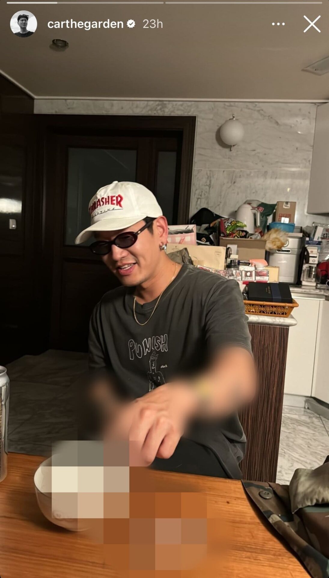 Popular Singer Sparks Fierce Controversy After Being Spotted With Sex ...