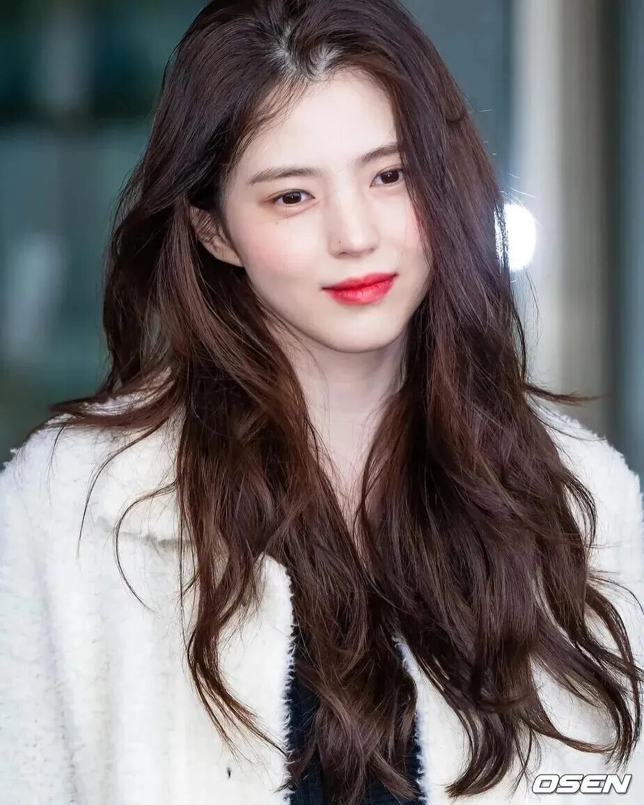 "Visual Goddess" — Han So Hee Sports A Different Look At "2024 Cannes Film Festival" - Koreaboo