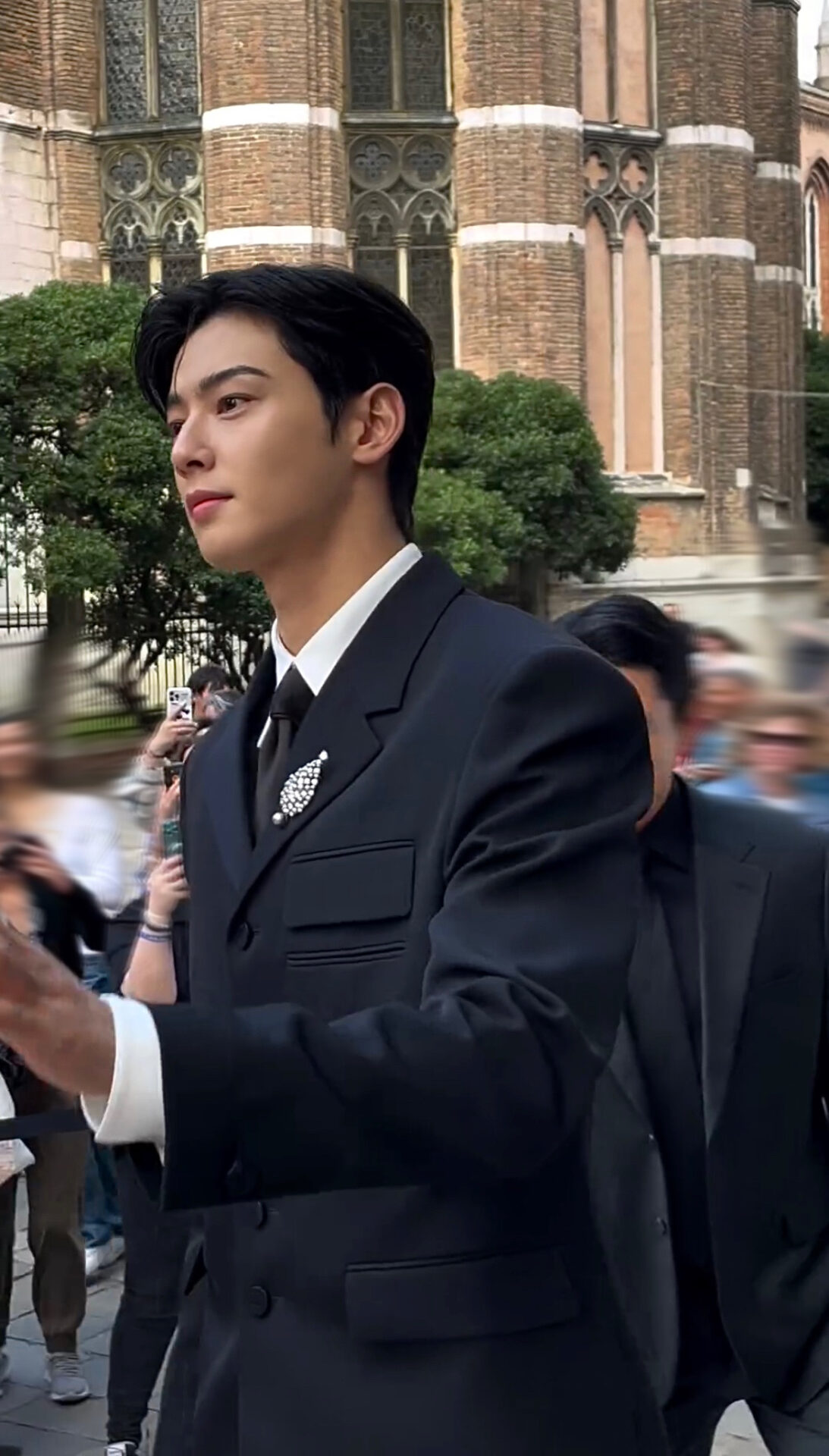 ASTRO’s Cha Eunwoo Shocks With Real-Life Visuals On The Way To Chaumet ...
