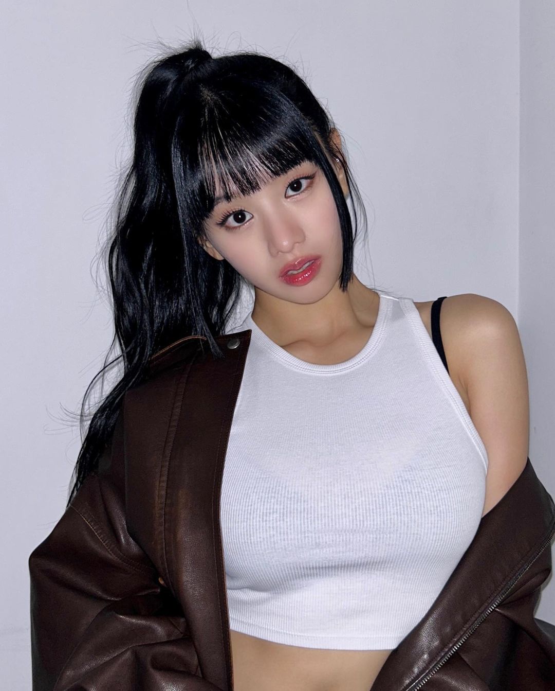 Female Idol Is Going Viral For Her Unreal Body Proportions In ...