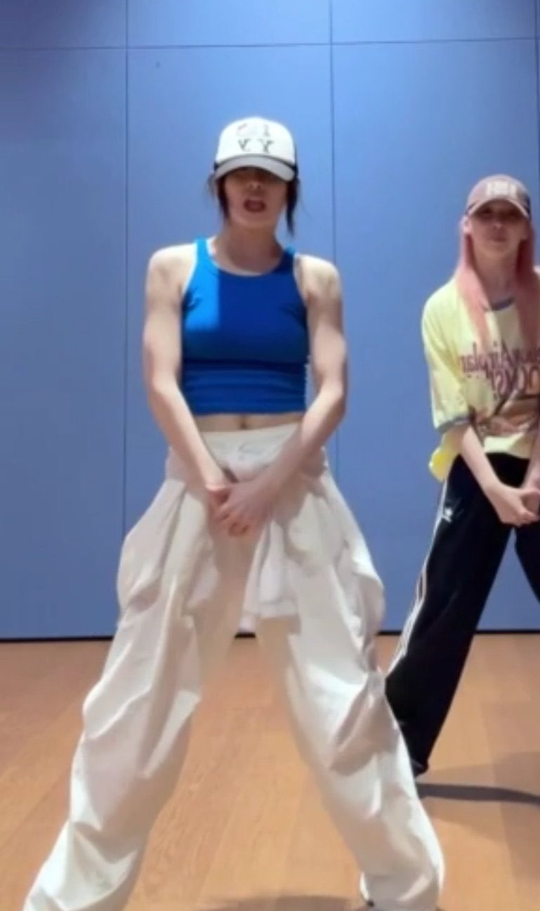 4th Generation Girl Group Member Impresses With Insane Muscles - Koreaboo