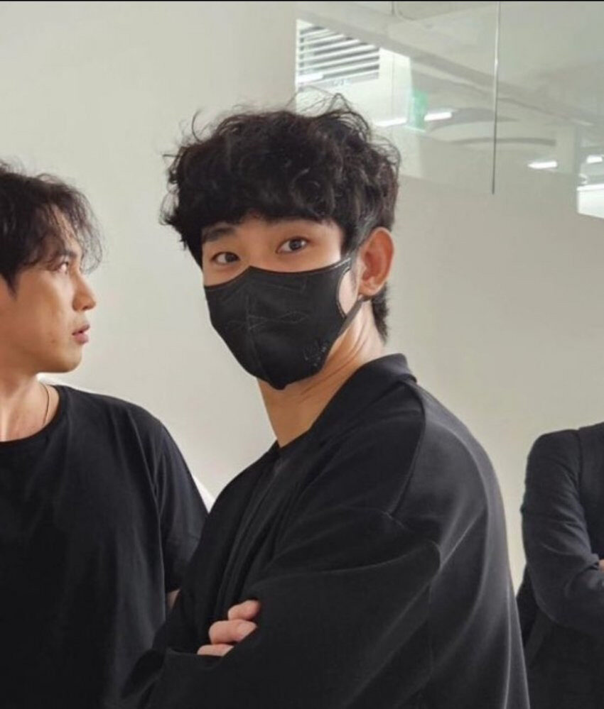 Actor Kim Soo Hyun's Naturally Curly Hair Is Shockingly Different From ...