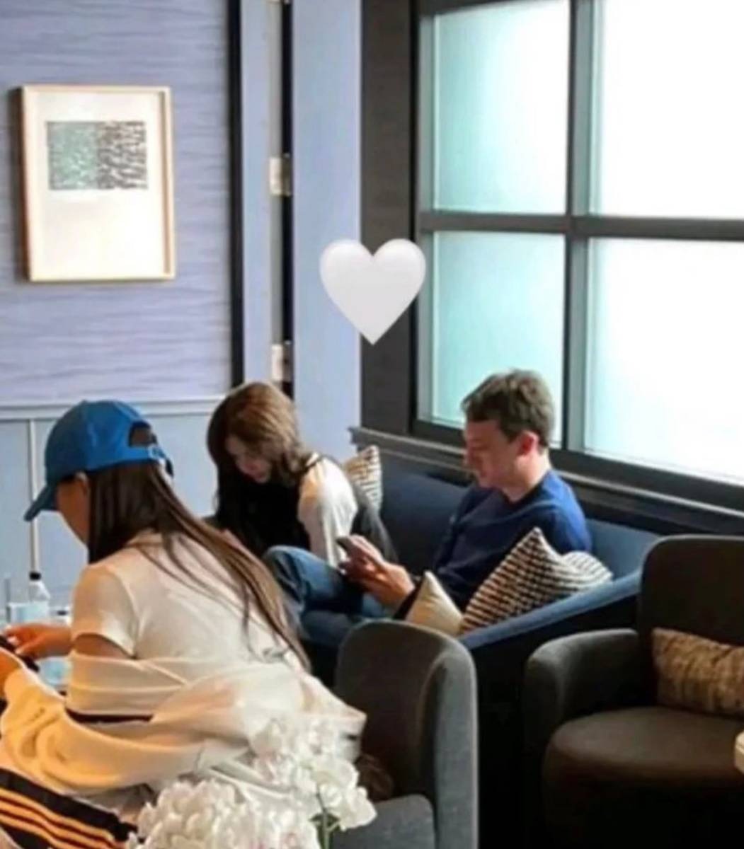 BLACKPINK's Lisa Spotted In New Photos With Rumored Boyfriend's Family ...