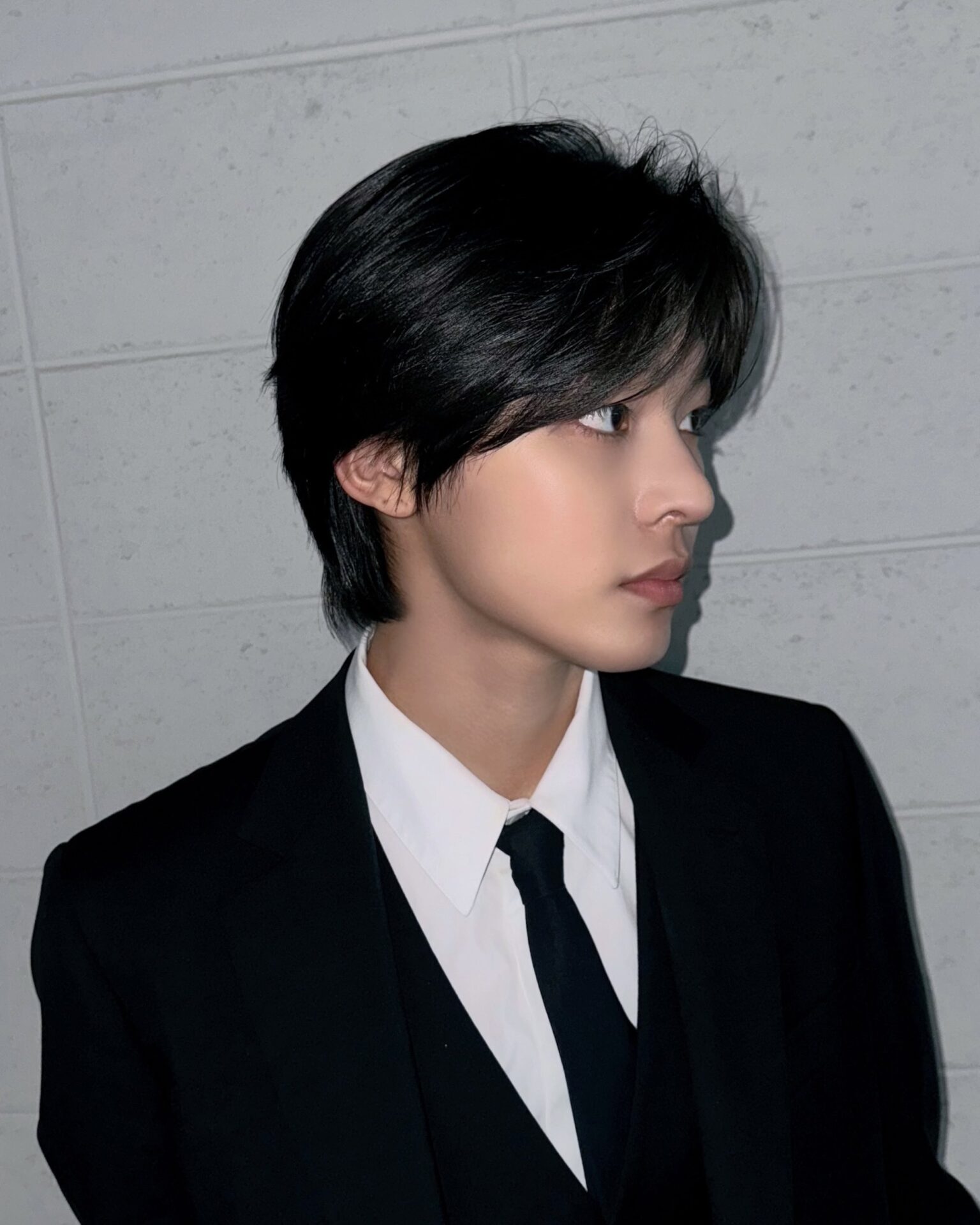 K-Pop Idol Asking For Fan’s Number Sparks Massive Criticism - Koreaboo