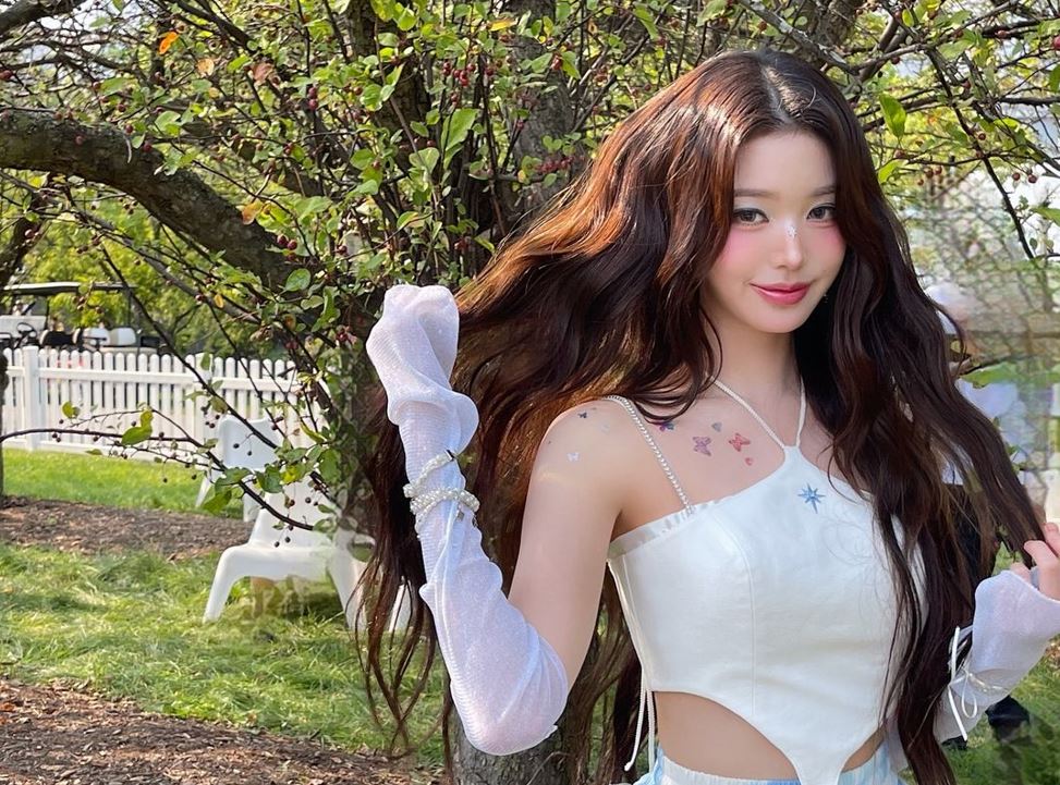 IVE's Wonyoung And Netizens Shocked After The Idol Is Spotted Sweating ...