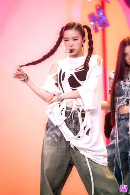 MEOVV Narin's Recent, Simple Message Is Winning Her New Fans - Koreaboo