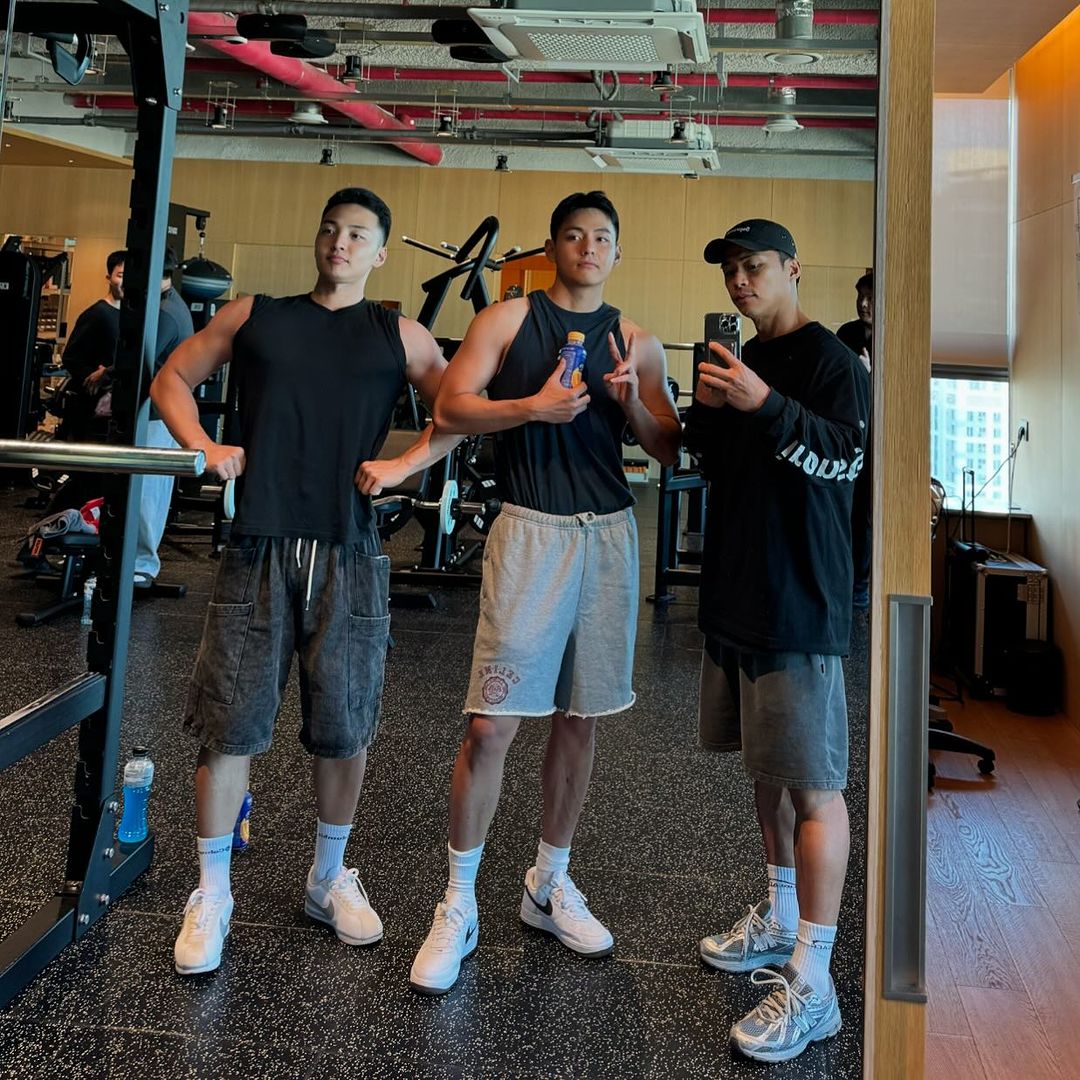 BTS's V Looks Unrecognizable After Buff Military Transformation - Koreaboo