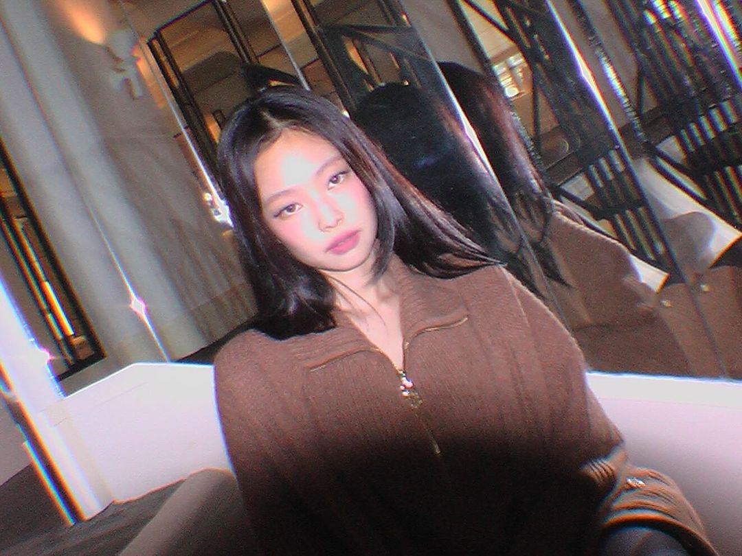 BLACKPINK's Jennie Debuts Pink Hair And Lip Ring In New "Mantra" Teaser ...