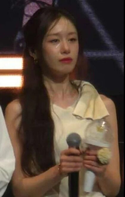 Popular Idol Spotted Crying Just Days After Announcing Divorce - Koreaboo