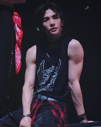 Stray Kids' Hyunjin Unexpectedly Shows Off His Muscular Back, Surprising Fans - Koreaboo