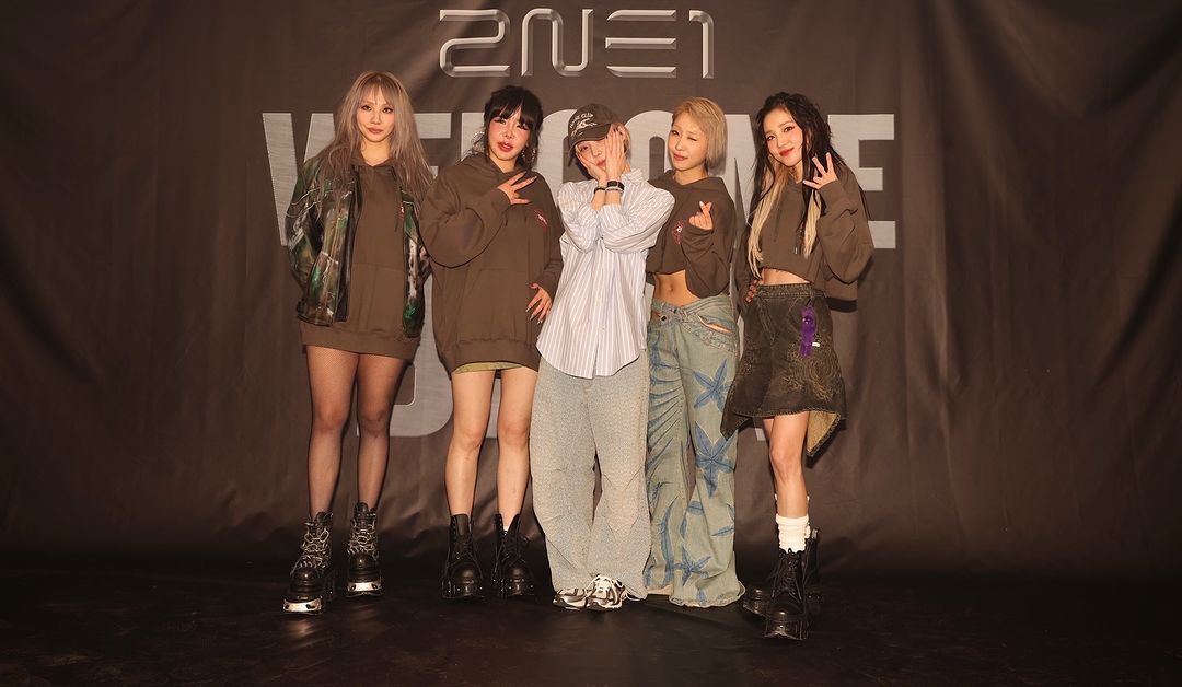 2NE1's CL Drops Iconic Photos With List Of Female Idols From Group's ...