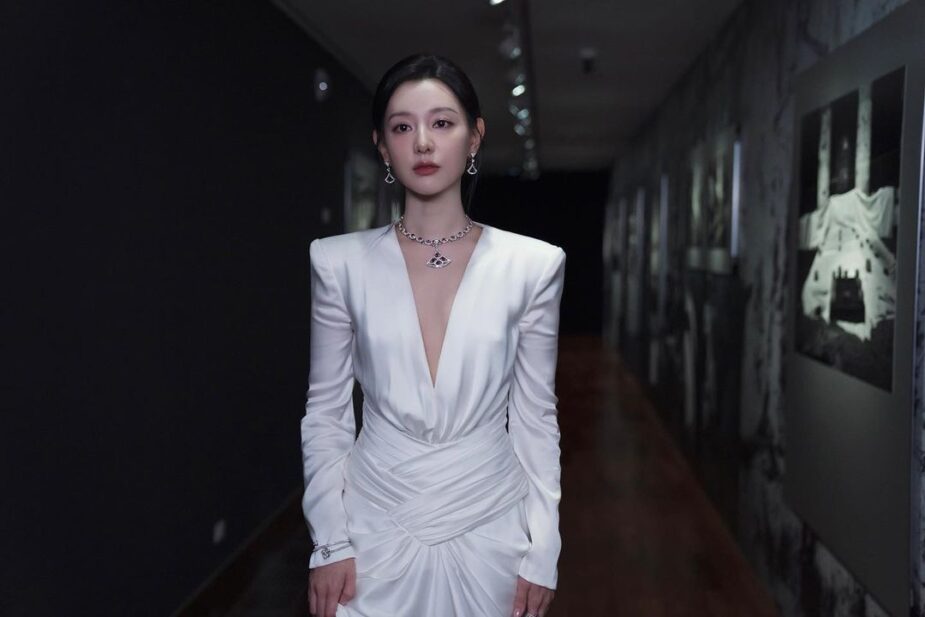 Kim Ji Won Makes Dramatic Visual Transformation For New Pictorial ...