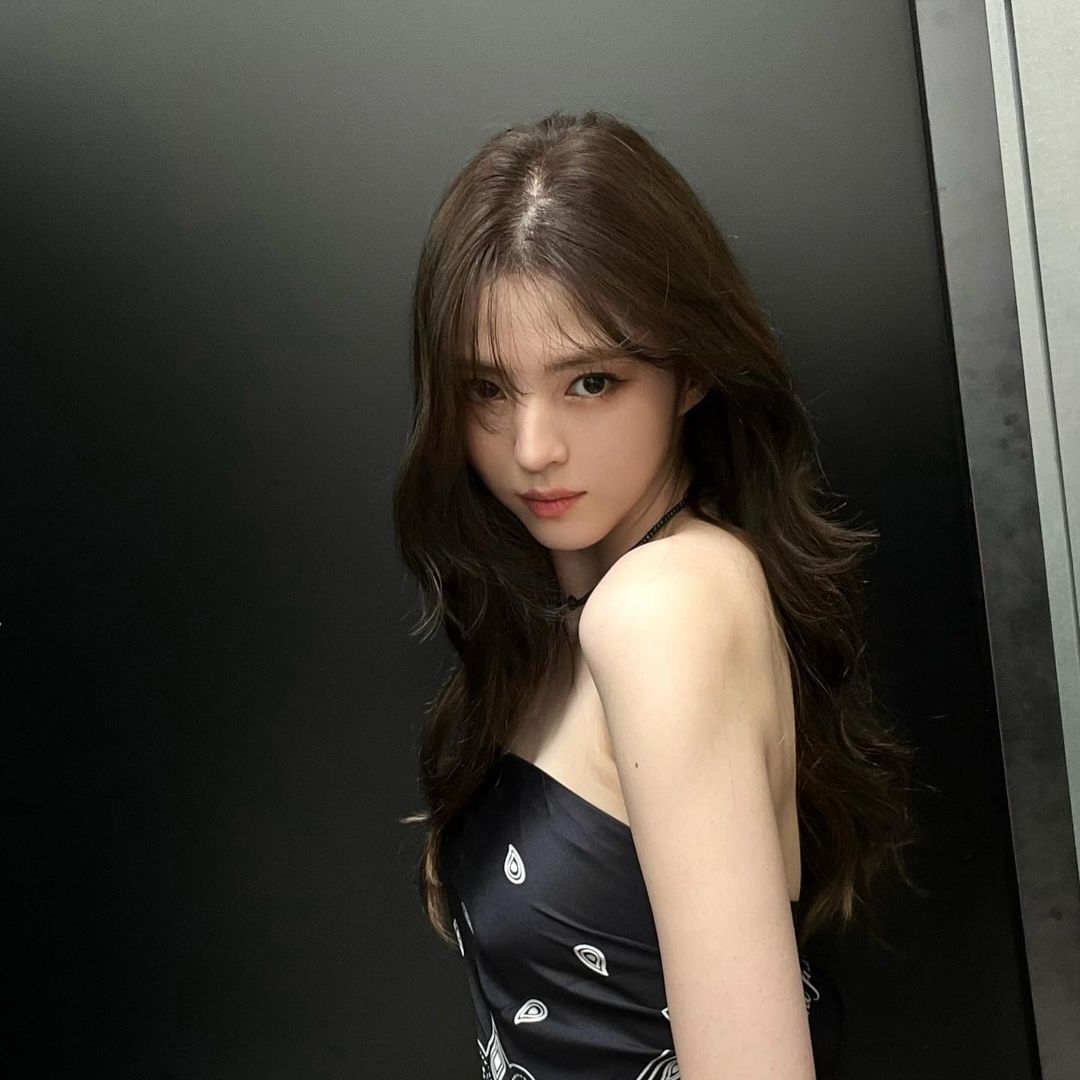 Actress Han So Hee Shocks Netizens With A Plunging V Neckline In Sexy ...