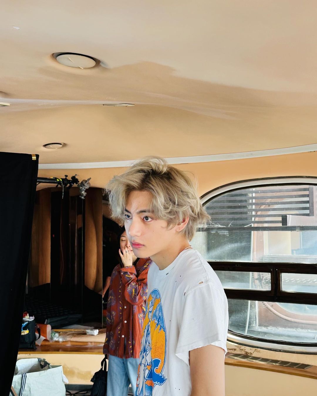 BTS V's Hand Placement On Female Lead's Back Gains Attention - Koreaboo