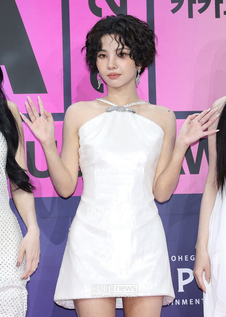 (G)I-DLE's Soyeon Debuts Shocking Haircut At The "2024 MMA Awards" Red Carpet - Koreaboo
