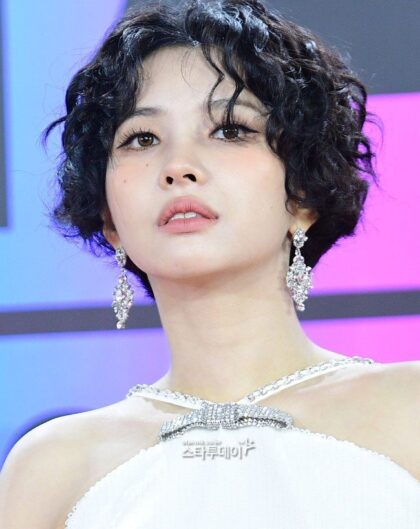 (G)I-DLE's Soyeon Debuts Shocking Haircut At The "2024 MMA Awards" Red ...