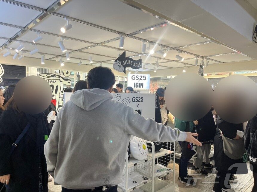 BTS Jin’s Alcohol Brand Pop-Up Store Draws Huge Crowd Despite No ...