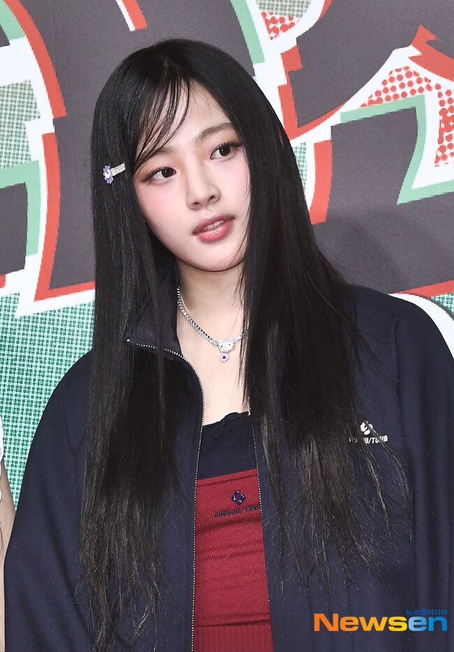 NewJeans' Styling At The "2024 SBS Gayo Daejeon" Red Carpet Sparks Criticism - Koreaboo