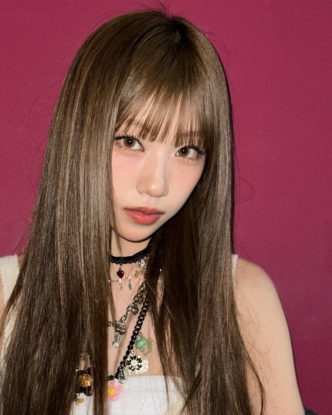 5th-Gen Female Idol Seeming Lack Of Gifts At Fansign Despite Placing ...