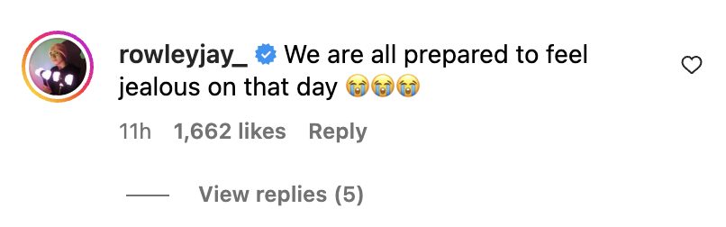 BLACKPINK's Jennie Spotted In A "Back Hug," Making Fans Do A Double ...