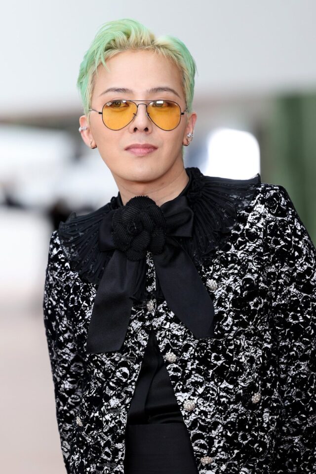 BIGBANG's G-Dragon Draws Eyes With His Chanel Fashion Show Entrance ...