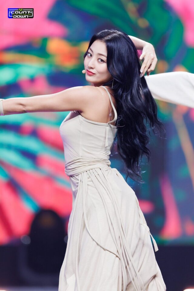 5th Gen Idol Goes Viral For Her Strong Resemblance To TWICE's Jihyo ...