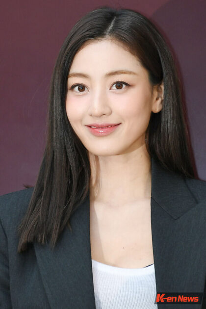 5th Gen Idol Goes Viral For Her Strong Resemblance To TWICE's Jihyo ...