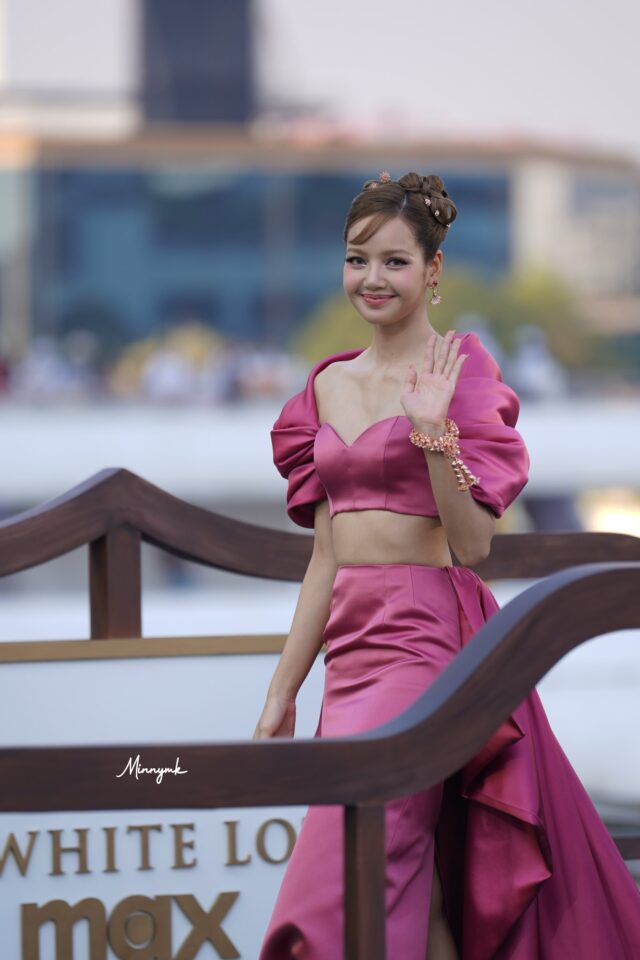 BLACKPINK's Lisa Makes A Jaw-Dropping, Main Event Entrance At "The ...