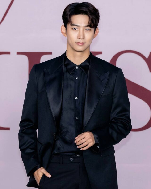 2PM's Taecyeon Allegedly Caught Proposing To His Girlfriend In Never ...