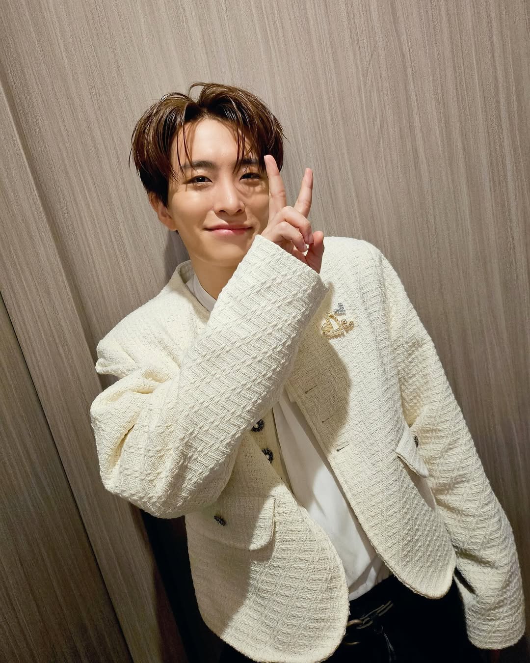 Popular Third-Gen Male Idol Sparks Hot Reactions With "Sexy" Shirtless ...