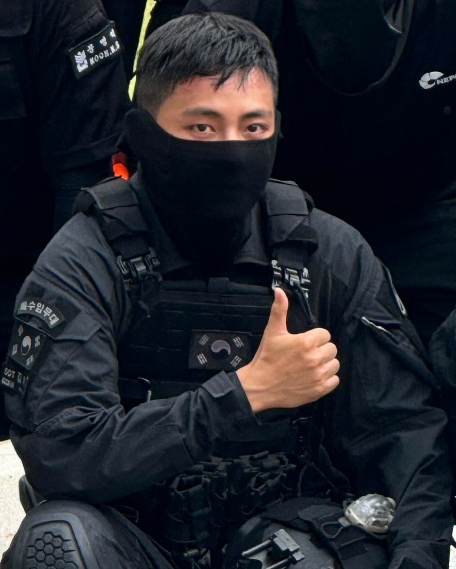 BTS's V Breaks the Internet With His Sculpted Physique In New Update ...