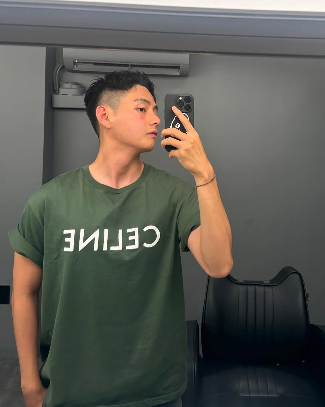 BTS's V Breaks the Internet With His Sculpted Physique In New Update ...